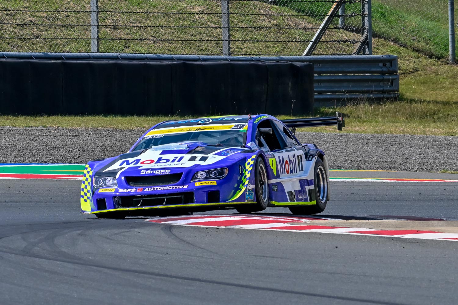 Lombard and Reib head for Round 3 in their quest for Dunlop V8 ...