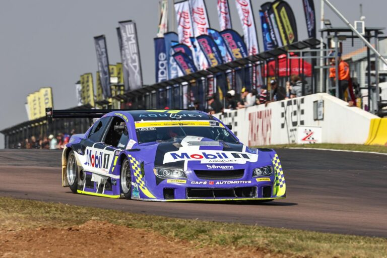 Reib leads the way in Dunlop V8 Supercars as they head for Red Star ...
